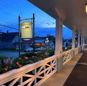 The Rangeley Inn Tavern – SaddlebackMaine.com